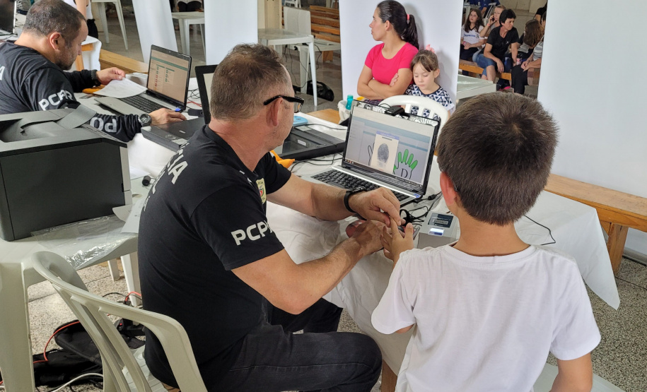 PCPR na Comunidade oferece serviços para a população de Almirante ...